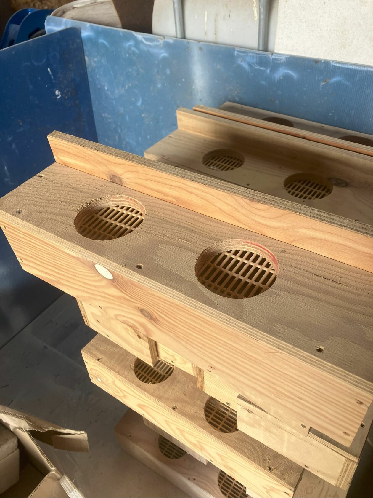 Fabrication de muselières anti-frelons – Le Rucher du périgord