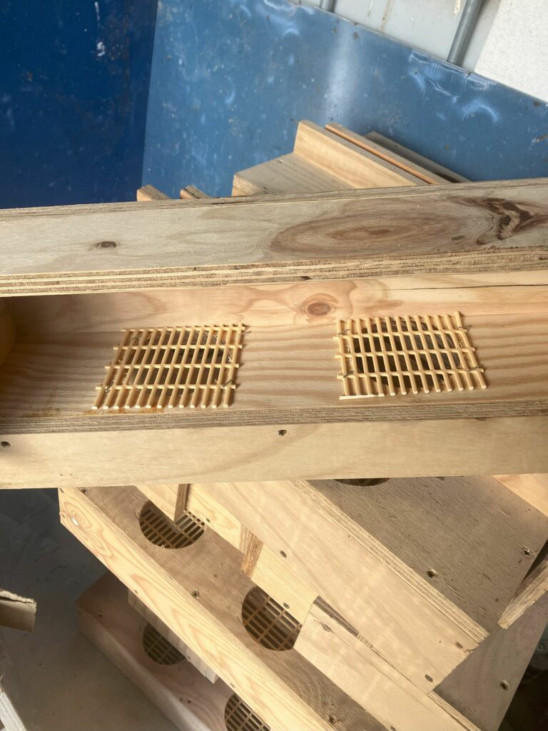 Fabrication de muselières anti-frelons – Le Rucher du périgord